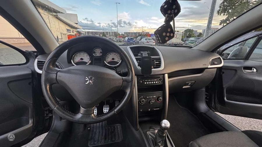 Melns Peugeot 207 2010 Viļņa, ar dzinēja tilpumu 1.60 L un nobraukumu 190 tūkst. km par 1700 €, foto 10 vietnē AUTOMOTO.COM.LV