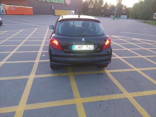 Black Peugeot 207 2007 in Vilnius, with an engine capacity of 1.56 L and mileage of 254 thousand km for 1500 €, photo 4 on AUTOMOTO.COM.LV