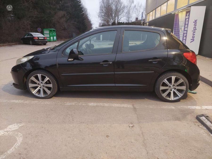 Black Peugeot 207 2007 in Vilnius, with an engine capacity of 1.60 L and mileage of 256 thousand km for 1150 €, photo 4 on AUTOMOTO.COM.LV