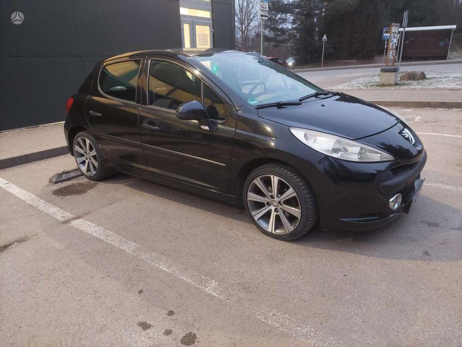 Black Peugeot 207 2007 in Vilnius, with an engine capacity of 1.60 L and mileage of 256 thousand km for 1150 €, photo 5 on AUTOMOTO.COM.LV