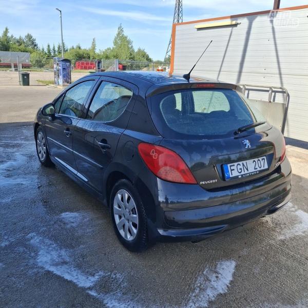 Black Peugeot 207 2007 in Skuodas, with an engine capacity of 1.40 L and mileage of 240 thousand km for 1400 €, photo 4 on AUTOMOTO.COM.LV