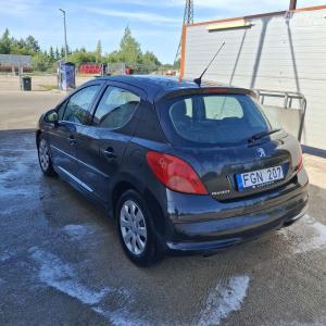 Black Peugeot 207 2007 in Skuodas, with an engine capacity of 1.40 L and mileage of 240 thousand km for 1400 €, photo 5 on AUTOMOTO.COM.LV
