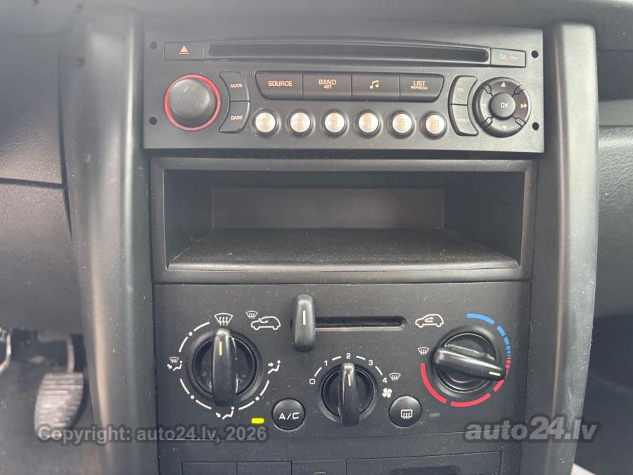 Black Peugeot 207 2007 in Viljandi, with an engine capacity of 1.40 L and mileage of 118 thousand km for 1900 €, photo 12 on AUTOMOTO.COM.LV