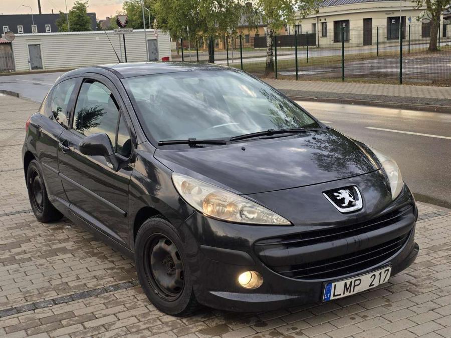 Black Peugeot 207 2007 in Ukmerge, with an engine capacity of 1.40 L and mileage of 407 thousand km for 350 €, photo 1 on AUTOMOTO.COM.LV