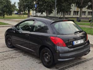 Black Peugeot 207 2007 in Ukmerge, with an engine capacity of 1.40 L and mileage of 407 thousand km for 350 €, photo 4 on AUTOMOTO.COM.LV