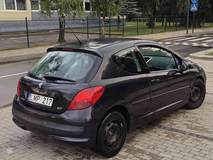 Black Peugeot 207 2007 in Ukmerge, with an engine capacity of 1.40 L and mileage of 407 thousand km for 350 €, photo 7 on AUTOMOTO.COM.LV