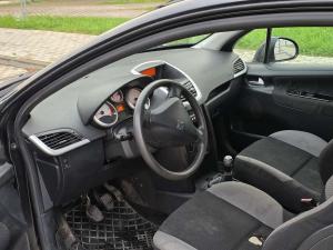 Black Peugeot 207 2007 in Ukmerge, with an engine capacity of 1.40 L and mileage of 407 thousand km for 350 €, photo 8 on AUTOMOTO.COM.LV