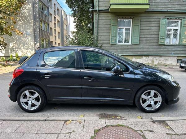 Melns Peugeot 207 2007 Viļņa, ar dzinēja tilpumu 1.60 L un nobraukumu 165 tūkst. km par 1650 €, foto 5 vietnē AUTOMOTO.COM.LV