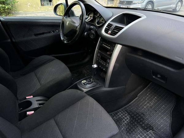 Melns Peugeot 207 2007 Viļņa, ar dzinēja tilpumu 1.60 L un nobraukumu 165 tūkst. km par 1650 €, foto 10 vietnē AUTOMOTO.COM.LV