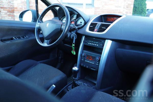Black Peugeot 207 2008 in Riga, with an engine capacity of 1.60 L and mileage of 224 thousand km for 990 €, photo 9 on AUTOMOTO.COM.LV
