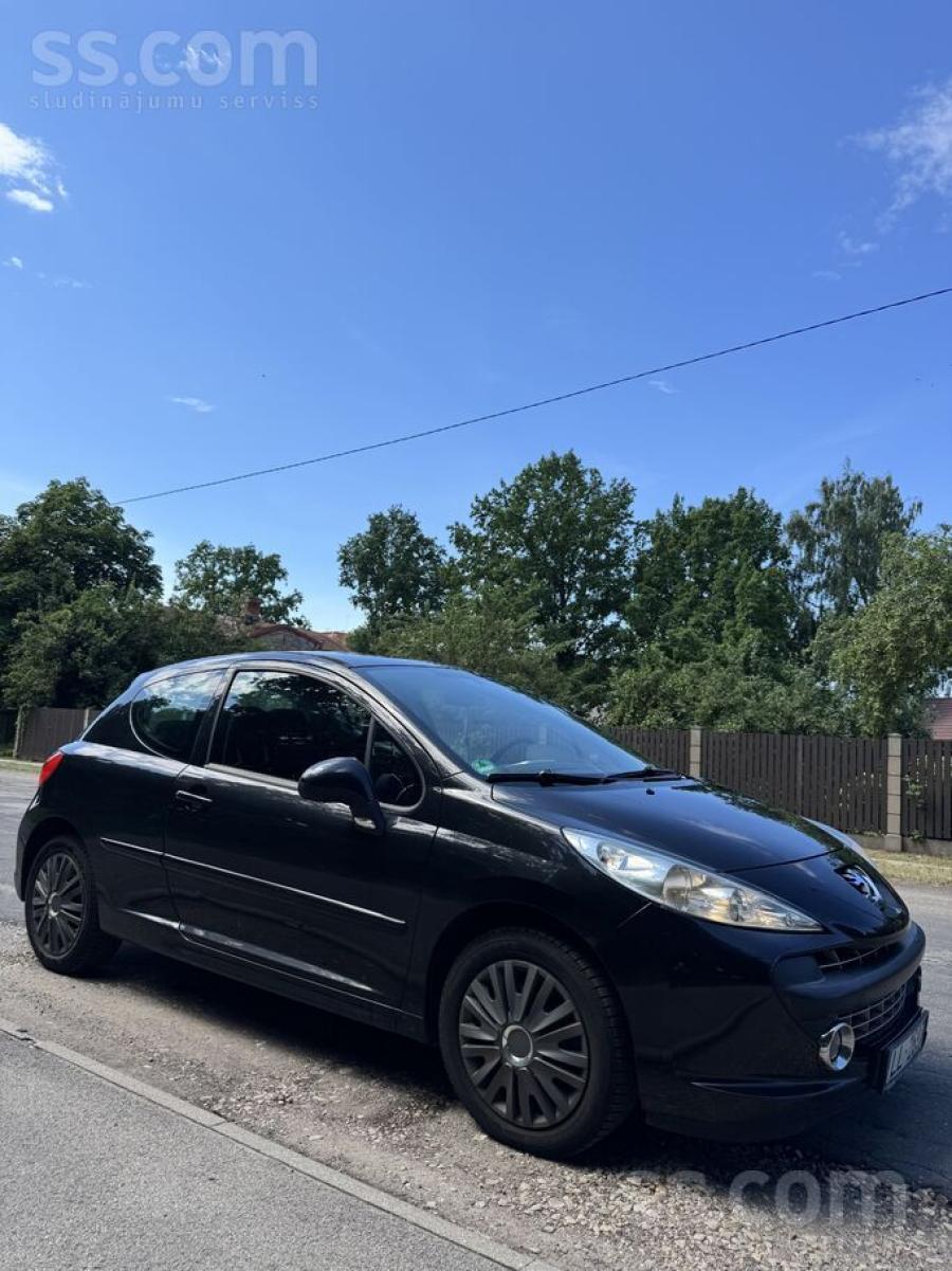 Black Peugeot 207 2008 in Riga, with an engine capacity of 1.60 L and mileage of 155 thousand km for 2490 €, photo 3 on AUTOMOTO.COM.LV