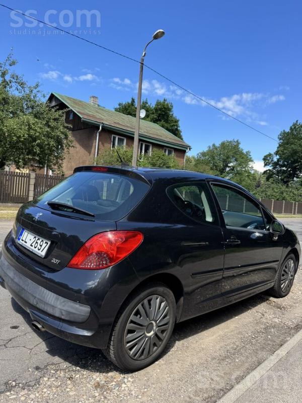 Black Peugeot 207 2008 in Riga, with an engine capacity of 1.60 L and mileage of 155 thousand km for 2490 €, photo 3 on AUTOMOTO.COM.LV