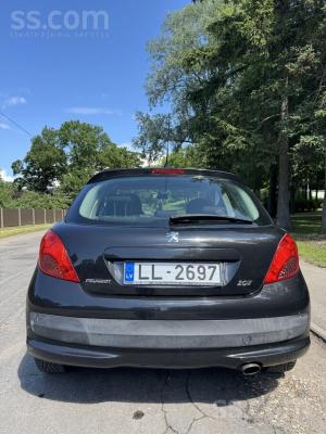 Black Peugeot 207 2008 in Riga, with an engine capacity of 1.60 L and mileage of 155 thousand km for 2490 €, photo 5 on AUTOMOTO.COM.LV