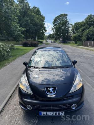Black Peugeot 207 2008 in Riga, with an engine capacity of 1.60 L and mileage of 155 thousand km for 2490 €, photo 7 on AUTOMOTO.COM.LV