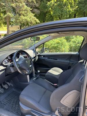 Black Peugeot 207 2008 in Riga, with an engine capacity of 1.60 L and mileage of 155 thousand km for 2490 €, photo 10 on AUTOMOTO.COM.LV