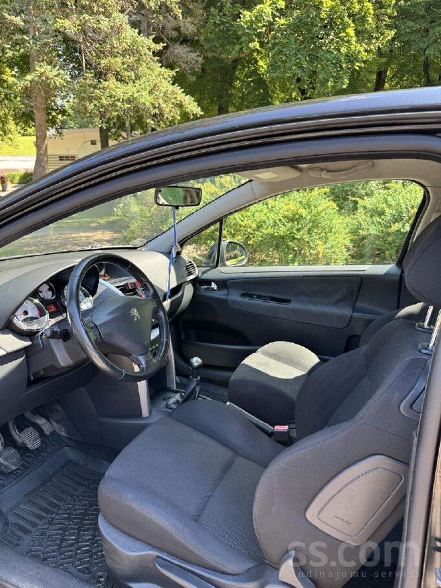 Black Peugeot 207 2008 in Riga, with an engine capacity of 1.60 L and mileage of 155 thousand km for 2490 €, photo 10 on AUTOMOTO.COM.LV