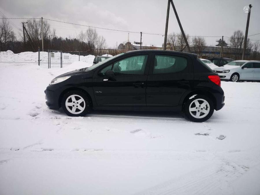 Black Peugeot 207 2009 in Radviliskis, with an engine capacity of 1.40 L and mileage of 141 thousand km for 2450 €, photo 2 on AUTOMOTO.COM.LV