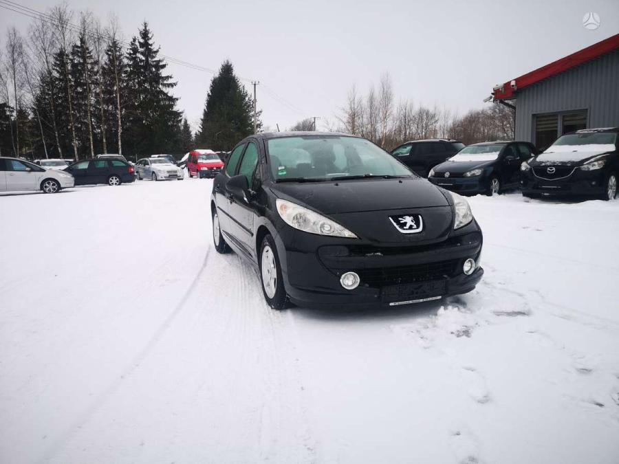 Black Peugeot 207 2009 in Radviliskis, with an engine capacity of 1.40 L and mileage of 141 thousand km for 2450 €, photo 4 on AUTOMOTO.COM.LV