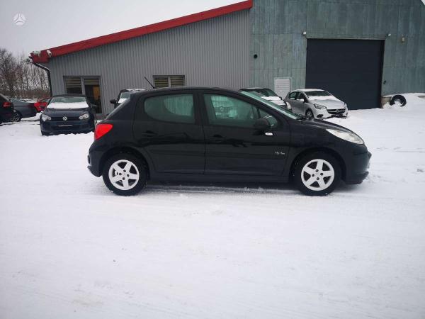 Melns Peugeot 207 2009 Radviliškis, ar dzinēja tilpumu 1.40 L un nobraukumu 141 tūkst. km par 2450 €, foto 5 vietnē AUTOMOTO.COM.LV