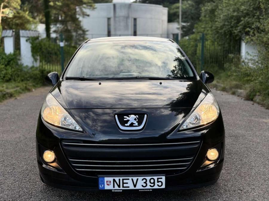Black Peugeot 207 2009 in Vilnius, with an engine capacity of 1.60 L and mileage of 291 thousand km for 2200 €, photo 3 on AUTOMOTO.COM.LV