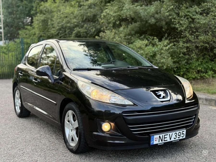 Black Peugeot 207 2009 in Vilnius, with an engine capacity of 1.60 L and mileage of 291 thousand km for 2200 €, photo 4 on AUTOMOTO.COM.LV