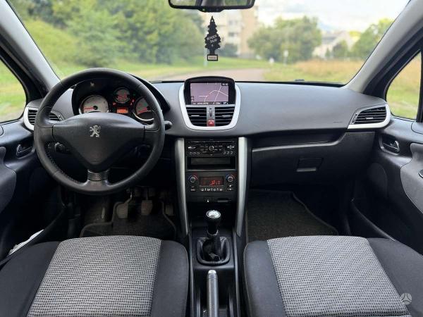 Black Peugeot 207 2009 in Vilnius, with an engine capacity of 1.60 L and mileage of 291 thousand km for 2200 €, photo 7 on AUTOMOTO.COM.LV