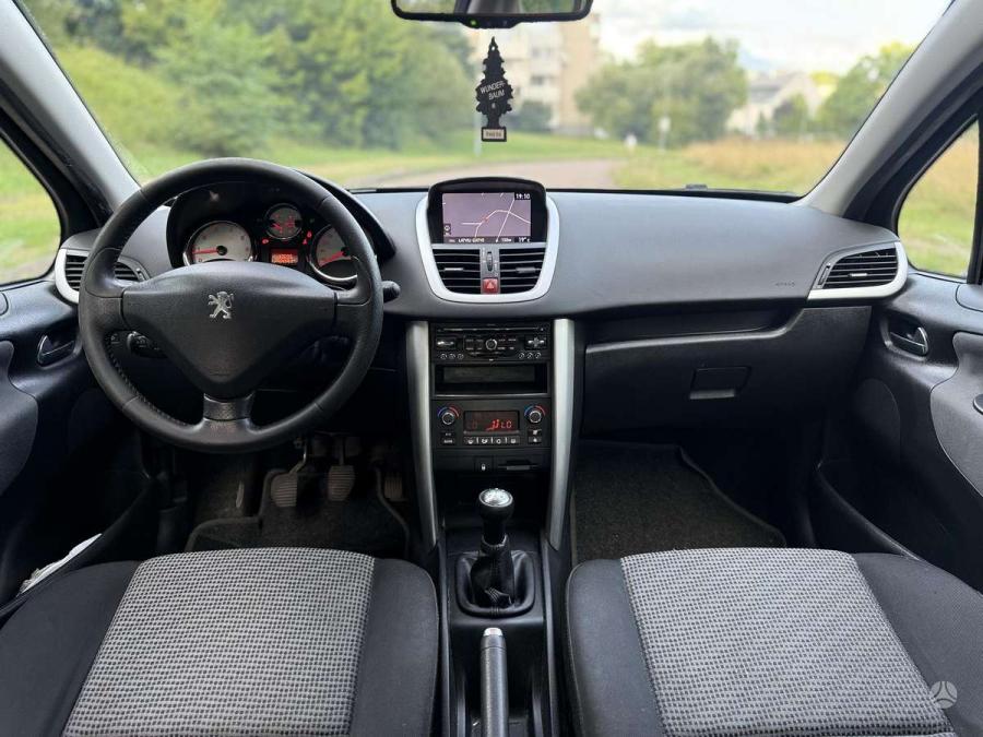 Black Peugeot 207 2009 in Vilnius, with an engine capacity of 1.60 L and mileage of 291 thousand km for 2200 €, photo 8 on AUTOMOTO.COM.LV