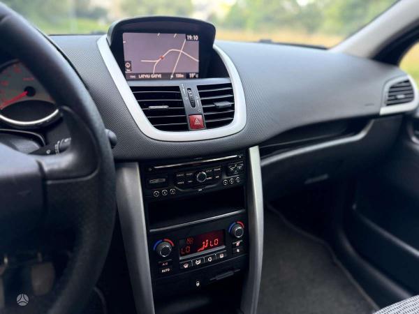 Black Peugeot 207 2009 in Vilnius, with an engine capacity of 1.60 L and mileage of 291 thousand km for 2200 €, photo 9 on AUTOMOTO.COM.LV