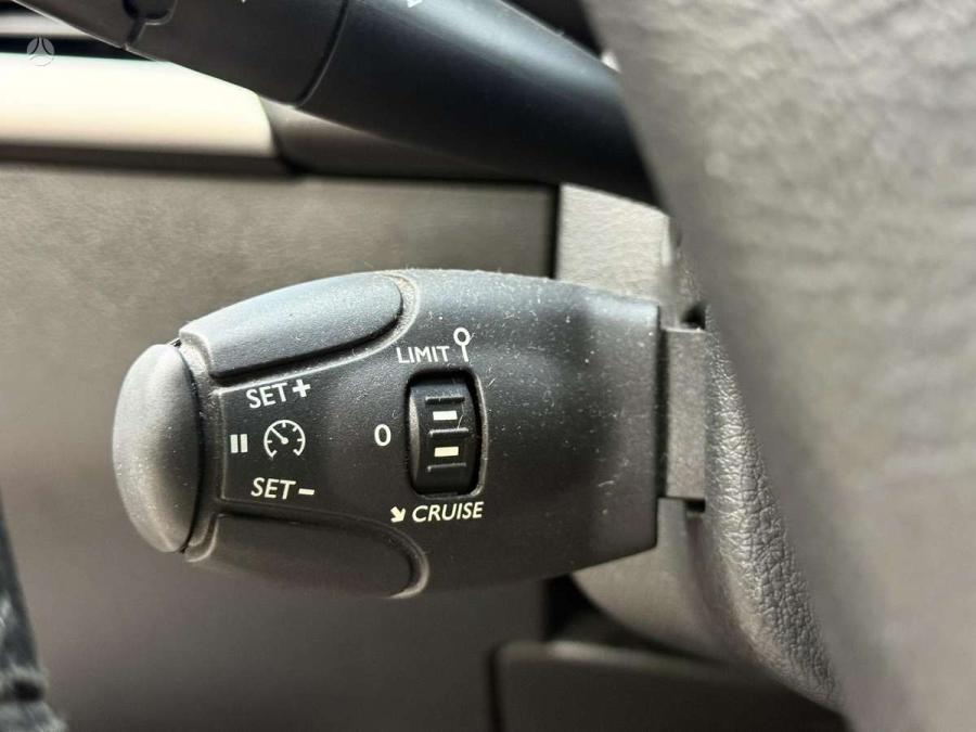 Black Peugeot 207 2009 in Vilnius, with an engine capacity of 1.60 L and mileage of 291 thousand km for 2200 €, photo 14 on AUTOMOTO.COM.LV
