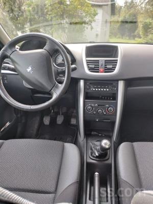 Black Peugeot 207 2011 in Talsi, with an engine capacity of 1.40 L and mileage of 149 thousand km for 1300 €, photo 7 on AUTOMOTO.COM.LV