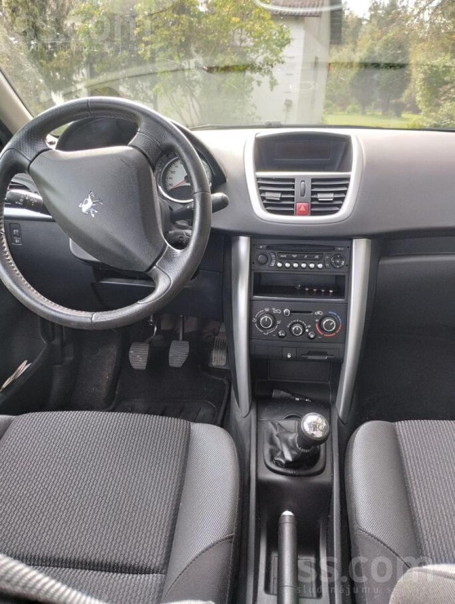 Black Peugeot 207 2011 in Talsi, with an engine capacity of 1.40 L and mileage of 149 thousand km for 1300 €, photo 7 on AUTOMOTO.COM.LV