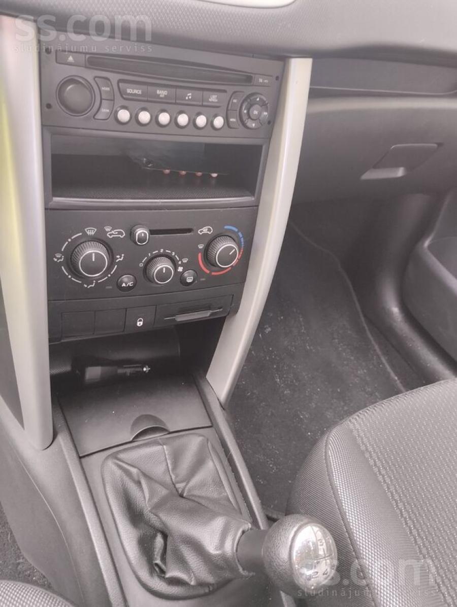 Black Peugeot 207 2011 in Talsi, with an engine capacity of 1.40 L and mileage of 149 thousand km for 1300 €, photo 9 on AUTOMOTO.COM.LV