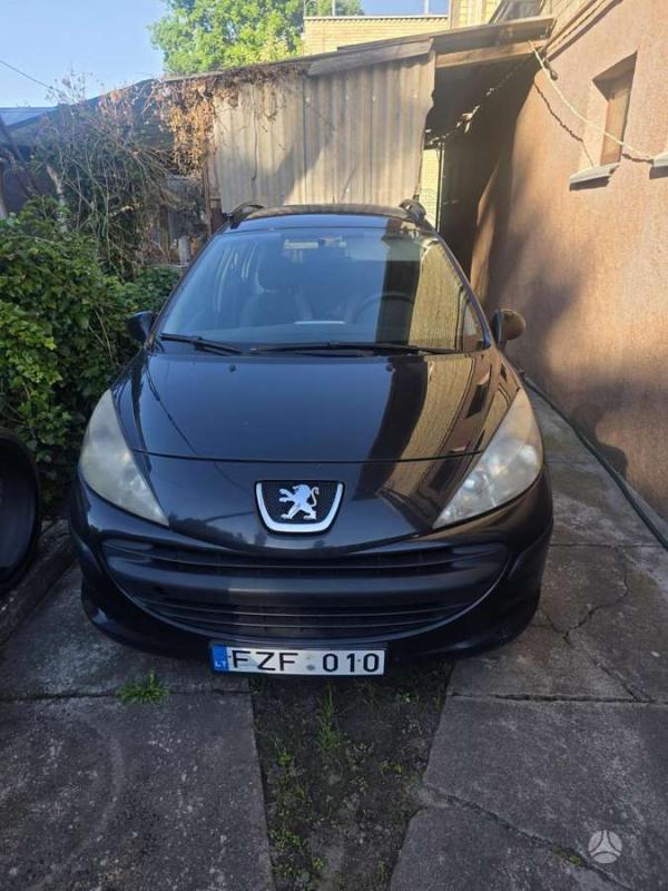 Black Peugeot 207 2008 in Panevezys, with an engine capacity of 1.56 L and mileage of 213 thousand km for 1000 €, photo 1 on AUTOMOTO.COM.LV