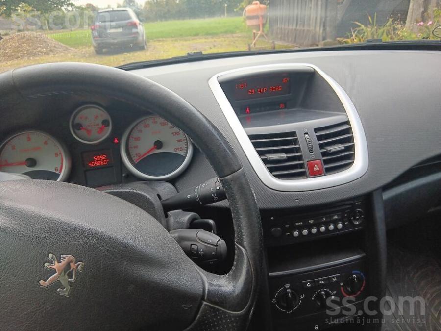 Black Peugeot 207 2008 in Kuldiga, with an engine capacity of 1.60 L and mileage of 410 thousand km for 1200 €, photo 6 on AUTOMOTO.COM.LV