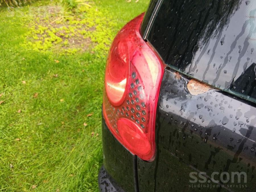 Black Peugeot 207 2008 in Kuldiga, with an engine capacity of 1.60 L and mileage of 410 thousand km for 1200 €, photo 12 on AUTOMOTO.COM.LV