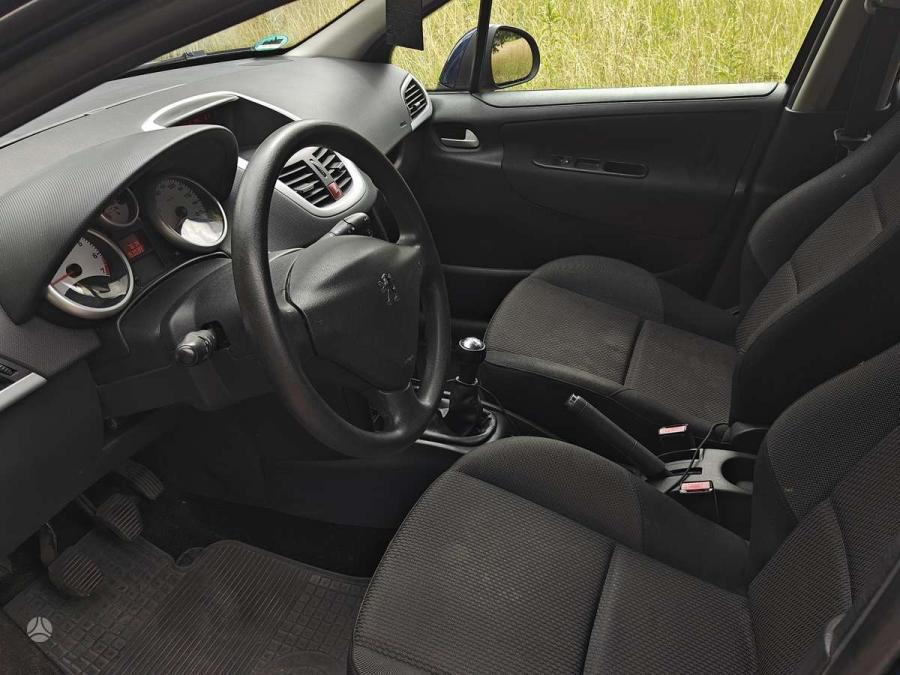 Blue Peugeot 207 2009 in Vilnius, with an engine capacity of 1.40 L and mileage of 168 thousand km for 1750 €, photo 6 on AUTOMOTO.COM.LV
