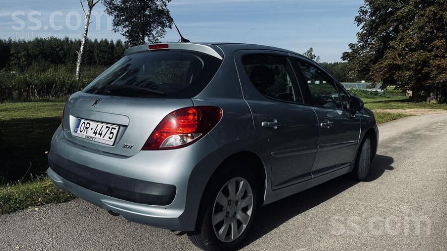 Blue Peugeot 207 2009 in Cesis, with an engine capacity of 1.60 L and mileage of 177 thousand km for 2100 €, photo 3 on AUTOMOTO.COM.LV