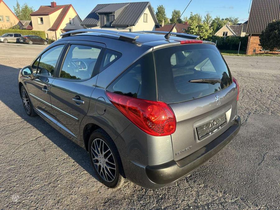 Blue Peugeot 207 2011 in Siauliai, with an engine capacity of 1.60 L and mileage of 260 thousand km for 3050 €, photo 8 on AUTOMOTO.COM.LV