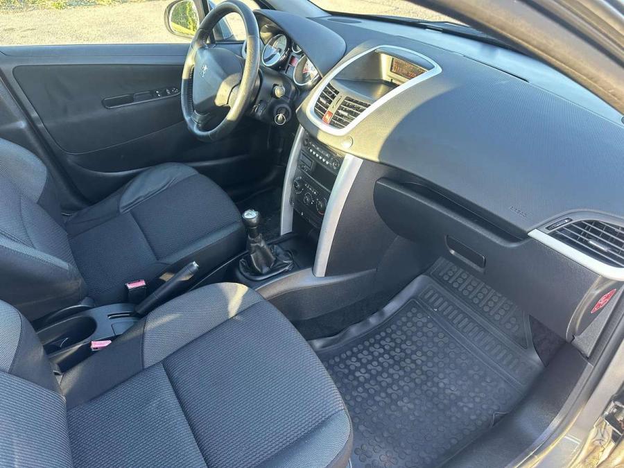 Blue Peugeot 207 2011 in Siauliai, with an engine capacity of 1.60 L and mileage of 260 thousand km for 3050 €, photo 17 on AUTOMOTO.COM.LV