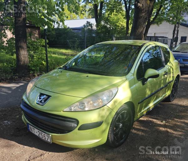 Green Peugeot 207 2006 in Riga, with an engine capacity of 1.40 L and mileage of 311 thousand km for 850 €, photo 2 on AUTOMOTO.COM.LV