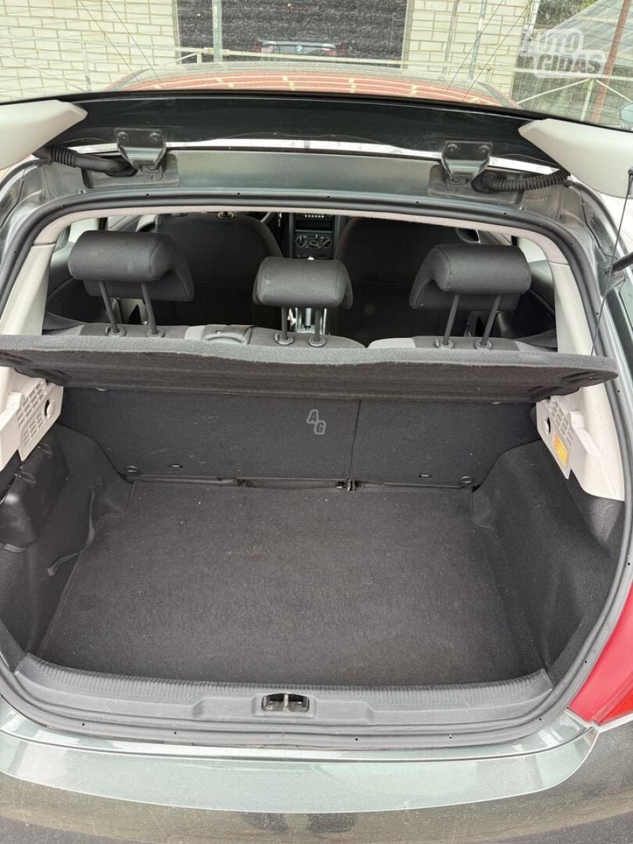 Zaļš Peugeot 207 2006 Raseiniai, ar dzinēja tilpumu 1.40 L un nobraukumu 106 tūkst. km par 1200 €, foto 11 vietnē AUTOMOTO.COM.LV
