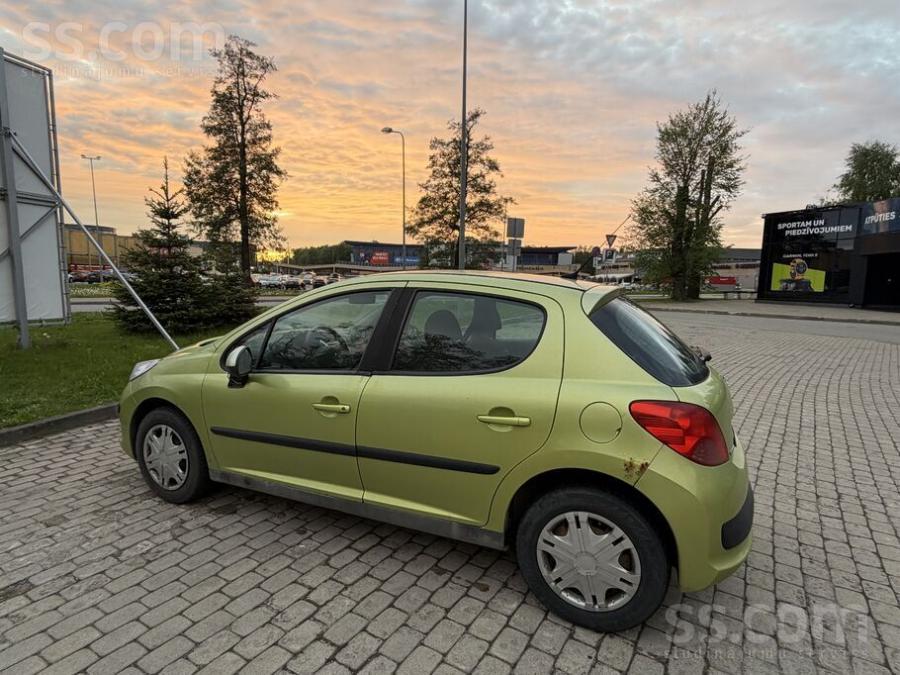 Green Peugeot 207 2006 in Riga, with an engine capacity of 1.40 L and mileage of 148 thousand km for 1100 €, photo 3 on AUTOMOTO.COM.LV