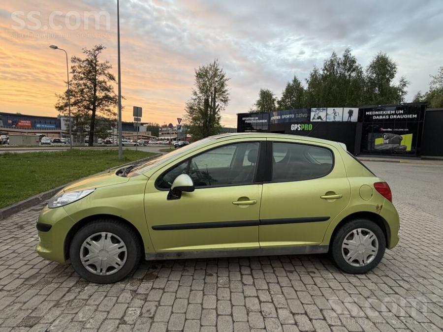 Green Peugeot 207 2006 in Riga, with an engine capacity of 1.40 L and mileage of 148 thousand km for 1100 €, photo 5 on AUTOMOTO.COM.LV