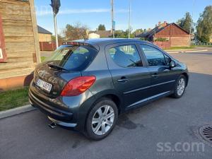Green Peugeot 207 2007 in Daugavpils, with an engine capacity of 1.60 L and mileage of 302 thousand km for 1700 €, photo 2 on AUTOMOTO.COM.LV