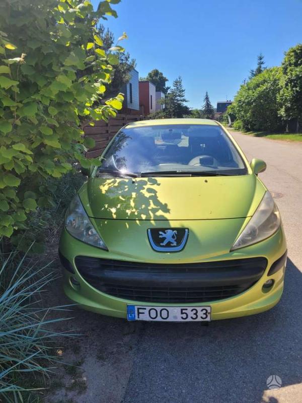 Green Peugeot 207 2007 in Kaunas, with an engine capacity of 1.36 L and mileage of 198 thousand km for 1500 €, photo 1 on AUTOMOTO.COM.LV