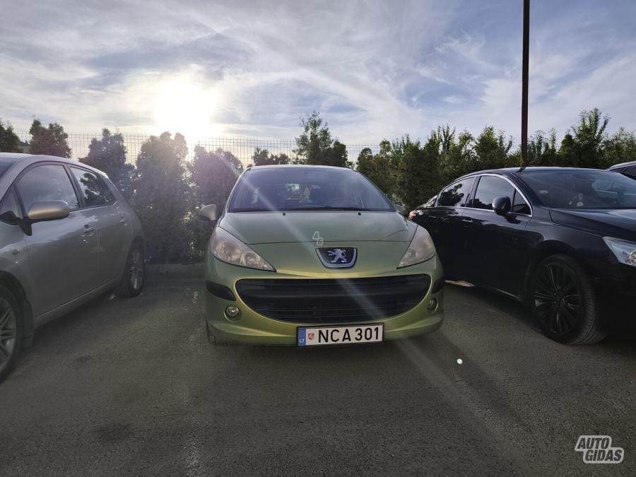 Green Peugeot 207 2007 in Siauliai, with an engine capacity of 1.40 L and mileage of 208 thousand km for 1000 €, photo 1 on AUTOMOTO.COM.LV