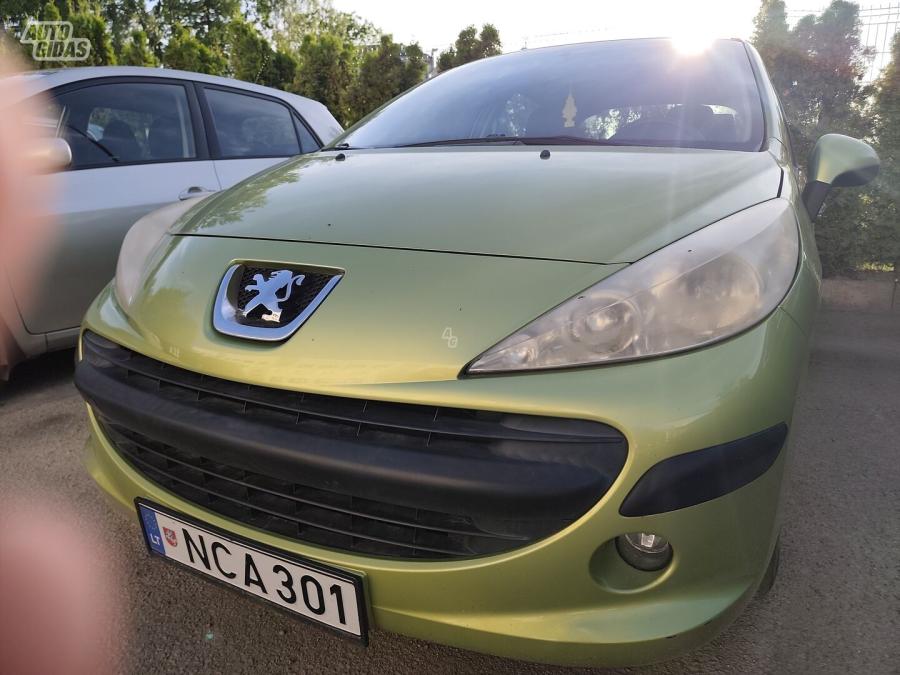 Green Peugeot 207 2007 in Siauliai, with an engine capacity of 1.40 L and mileage of 208 thousand km for 1000 €, photo 4 on AUTOMOTO.COM.LV