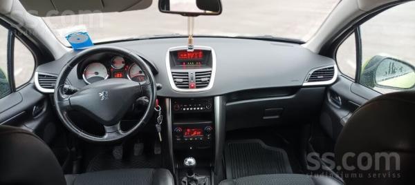 Peugeot 207 2008 Valmiera vietnē Zaļš Peugeot 207 2008 Valmiera, ar dzinēja tilpumu 1.60 L un nobraukumu 272 tūkst. km par 3800 €, foto 7 vietnē AUTOMOTO.COM.LV