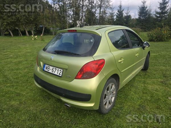 Green Peugeot 207 2008 in Ogre, with an engine capacity of 1.60 L and mileage of 175 thousand km for 1220 €, photo 4 on AUTOMOTO.COM.LV