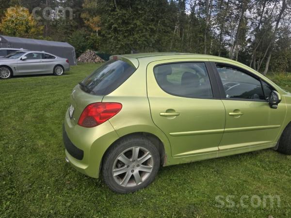 Green Peugeot 207 2008 in Ogre, with an engine capacity of 1.60 L and mileage of 175 thousand km for 1220 €, photo 5 on AUTOMOTO.COM.LV